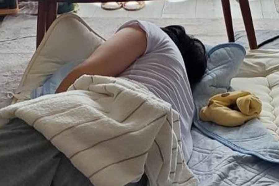 「爆睡している俺の横で…」 2歳の愛犬と飼い主の"そっくり"な姿 母が撮った一枚に大反響 「平和すぎてたまらん」 | Hint-Pot - (2)