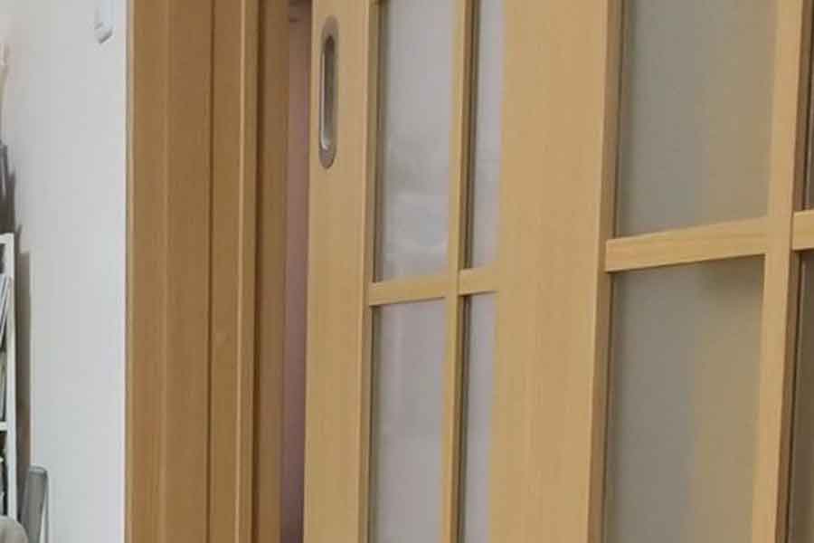 「おわかりいただけるだろうか…」 隙間から感じる視線…愛らしい"正体"にほっこり 「ずっと見つめていたい隙間」 | Hint-Pot - (2)